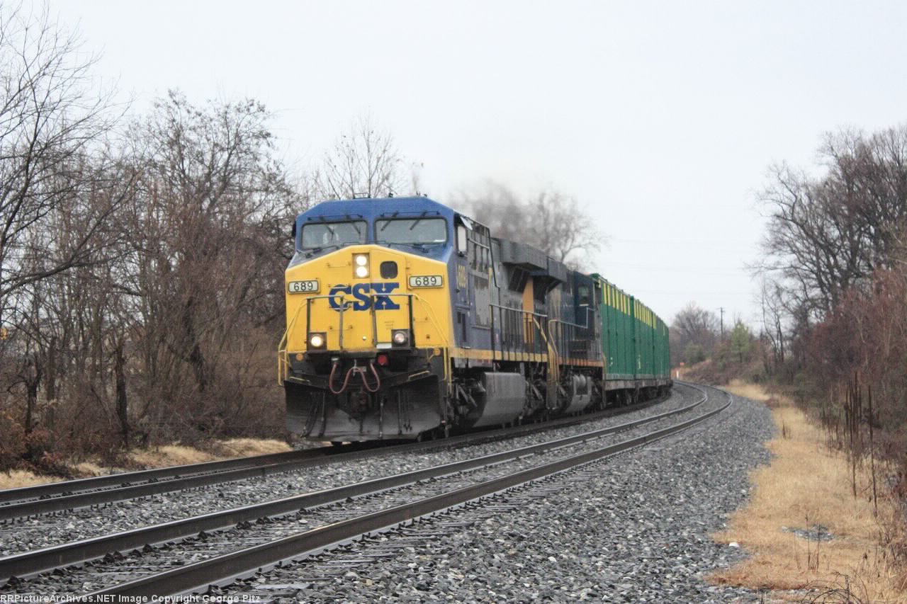 CSX 689 and train Q703